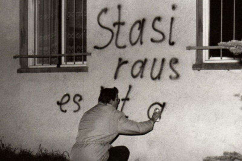 Das Ende der Stasi vor 35 Jahren | Deutschland Archiv | bpb.de