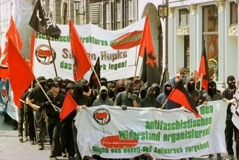 Antifaschismus als Thema linksextremistischer Agitation, Bündnispolitik ...