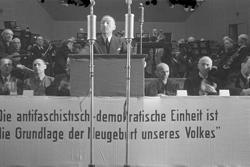 Gründung der SPD, CDU und der LDPD | DDR kompakt | bpb.de