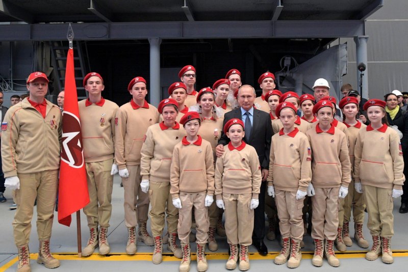 Analyse: Wie "gute russische Patrioten" geformt werden: Erziehung, Indoktrinierung und die ...