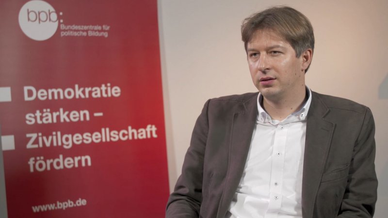 Dr. Julian Junk über Islamistische Propaganda im Netz | bpb.de