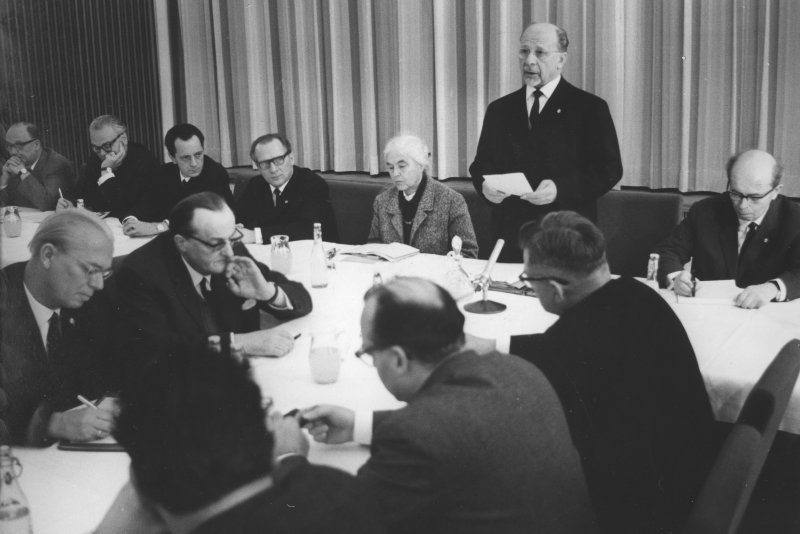 Das 11. Plenum des ZK der SED | DDR kompakt | bpb.de