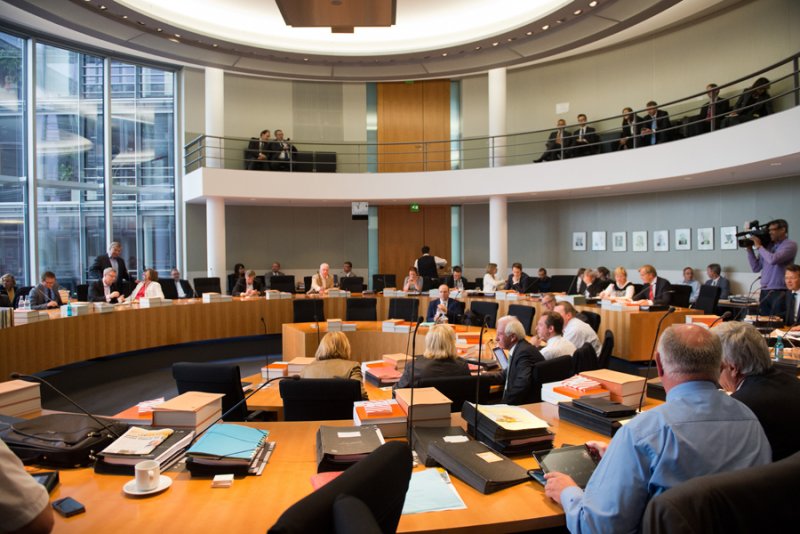 Regieren nach Zahlen: Haushalt und Kontrolle | Steuern und Finanzen | bpb.de