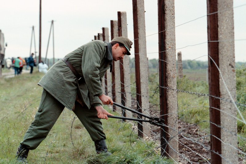 Die Mauer fiel am 2. Mai. Und nicht am 9. November... | Deutschland Archiv | bpb.de