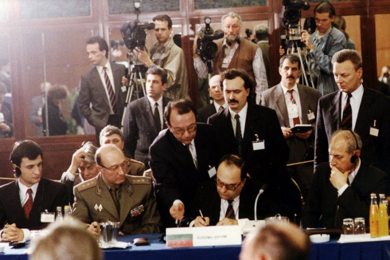 Vor 25 Jahren: Ende des Warschauer Paktes | Hintergrund aktuell | bpb.de