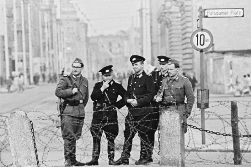 Die Zäsur des Mauerbaus im Kalten Krieg und in der deutsch-deutschen ...