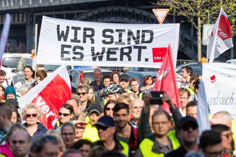 Warum gibt es Streiks? | Politik aktuell. Blick hinter Nachrichten | bpb.de