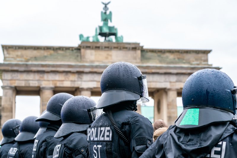 Extremismus und Sicherheitsbehörden | bpb.de