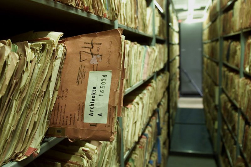 Die Akten schließen? | Geschichte und Erinnerung | bpb.de