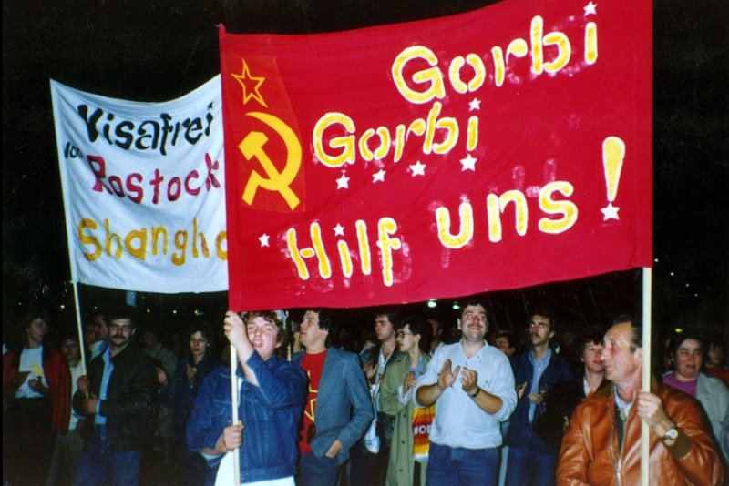 Montagsdemonstrationen 1989 in der DDR | Unterricht am Whiteboard | bpb.de