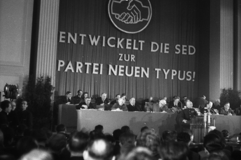 Entwicklung der SED zur Partei neuen Typus | DDR kompakt | bpb.de
