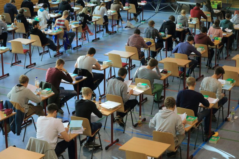 Das Tor zur Universität - Abitur im Wandel | Bildung | bpb.de