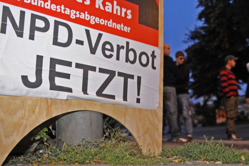NPD-Verbot: Pro und Contra | Rechtsextremismus | bpb.de