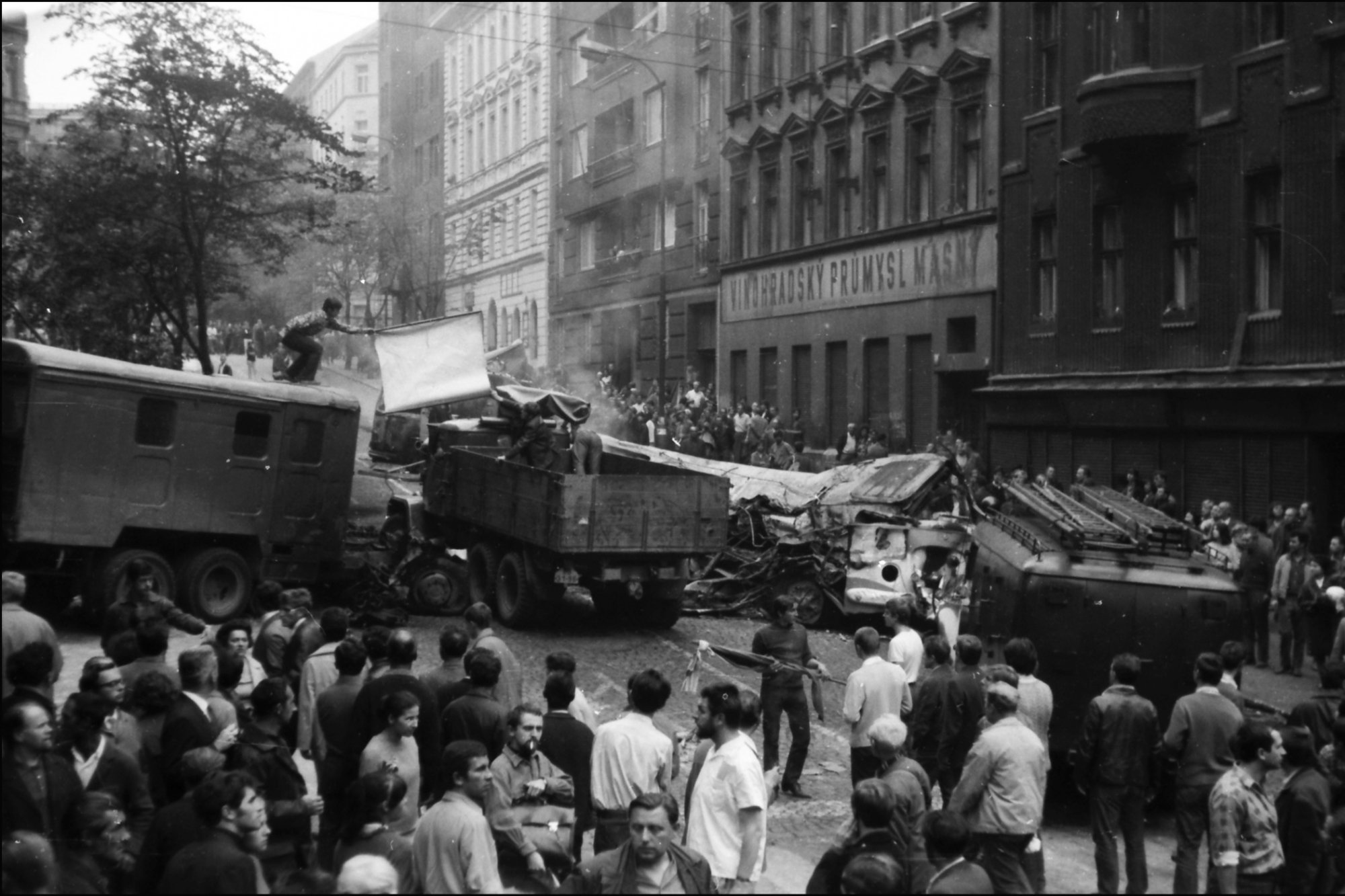 Zeitzeugenfotos vom Einmarsch in Prag am 21. August 1968 | bpb.de
