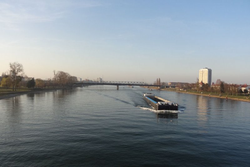 Der Rhein | Geschichte im Fluss. Flüsse als europäische Erinnerungsorte ...