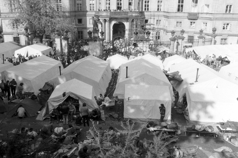 Vor 30 Jahren: Ausreise aus der Prager Botschaft | bpb.de
