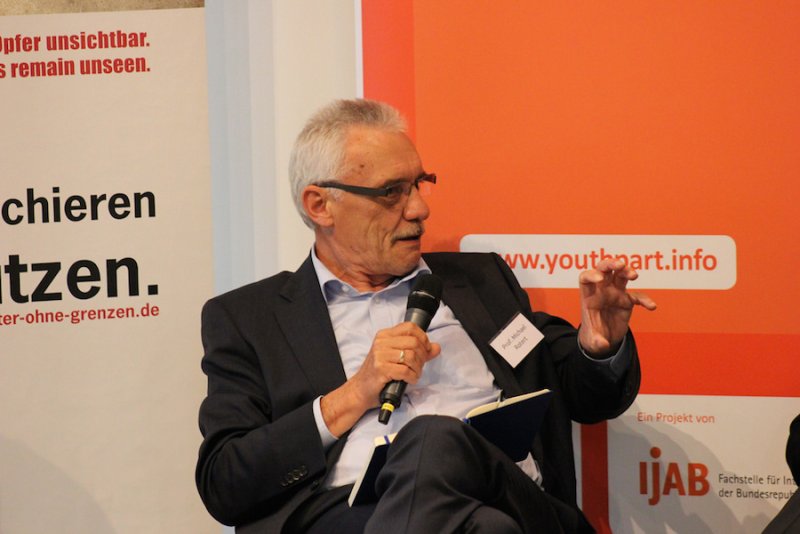 Wer reguliert das Netz? Interview mit Prof. Michael Rotert | bpb.de
